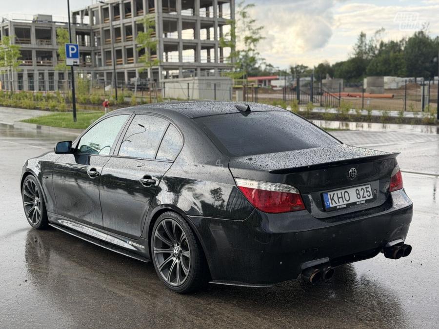 Melns BMW 530 2004 Viļņa, ar dzinēja tilpumu 3.00 L un nobraukumu 320 tūkst. km par 5850 €, foto 21 vietnē AUTOMOTO.COM.LV