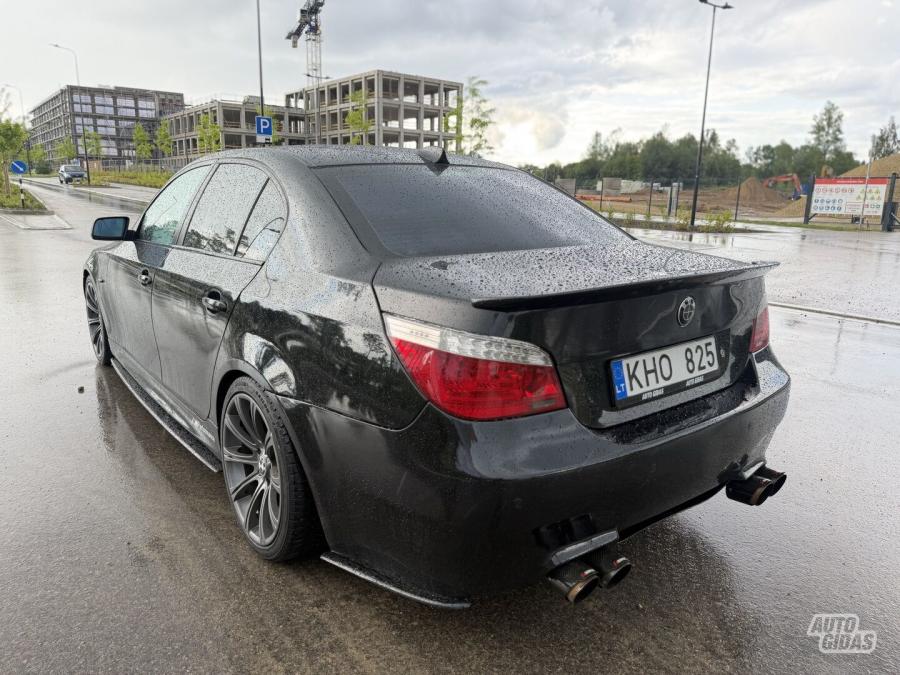 Melns BMW 530 2004 Viļņa, ar dzinēja tilpumu 3.00 L un nobraukumu 320 tūkst. km par 5850 €, foto 22 vietnē AUTOMOTO.COM.LV