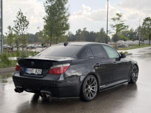 Melns BMW 530 2004 Viļņa, ar dzinēja tilpumu 3.00 L un nobraukumu 320 tūkst. km par 5850 €, foto 25 vietnē AUTOMOTO.COM.LV
