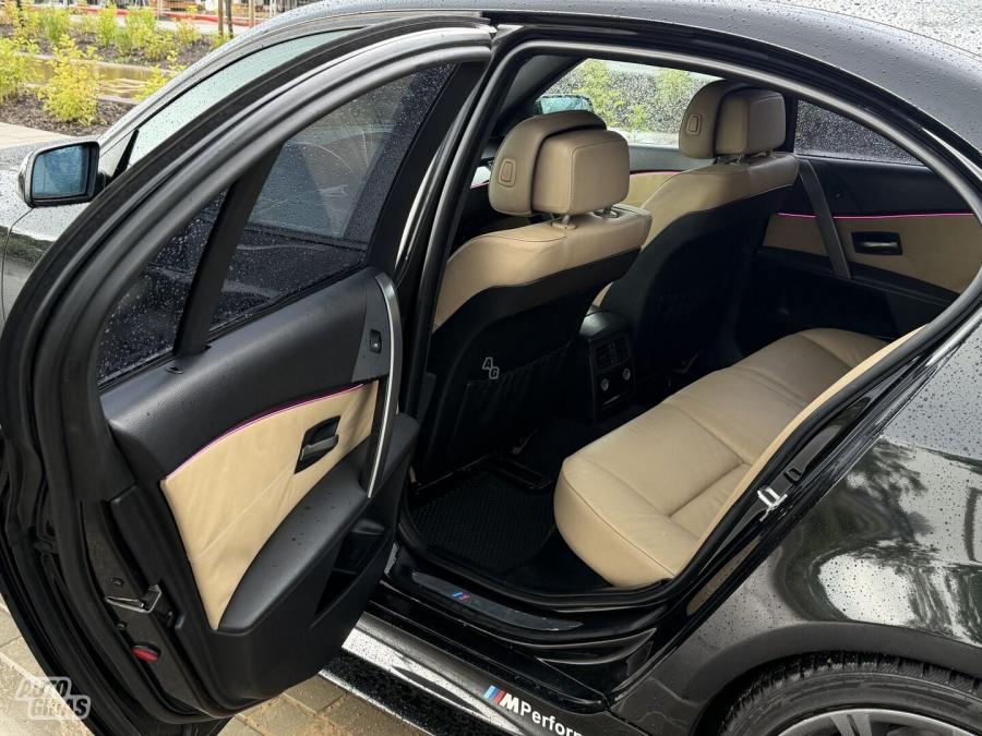 Melns BMW 530 2004 Viļņa, ar dzinēja tilpumu 3.00 L un nobraukumu 320 tūkst. km par 5850 €, foto 35 vietnē AUTOMOTO.COM.LV