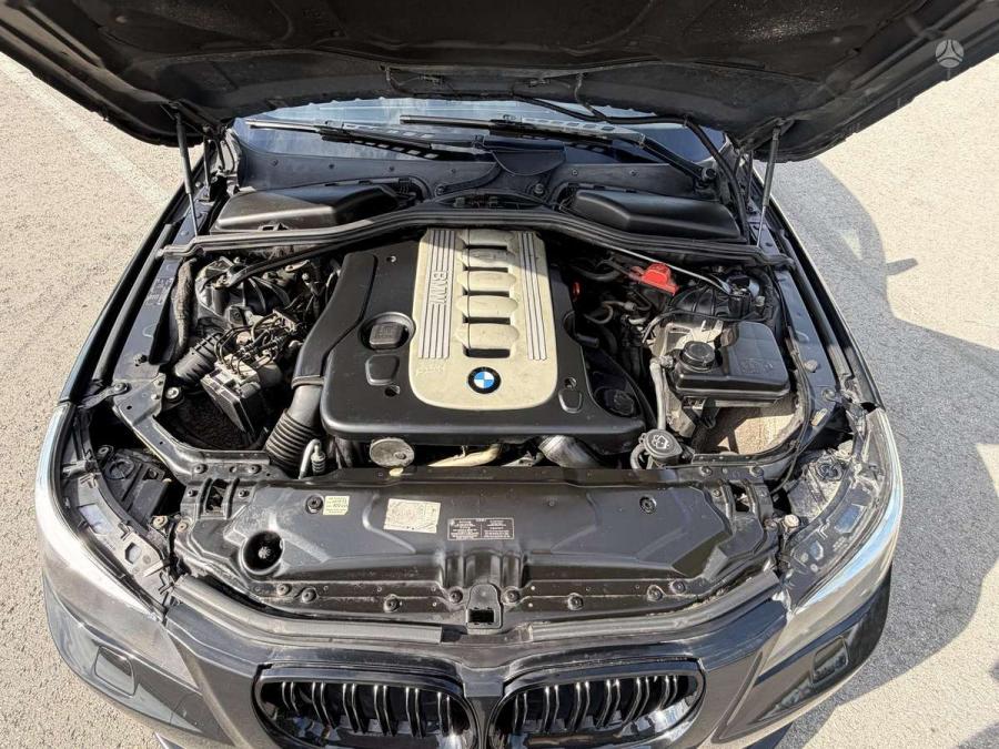 Melns BMW 530 2004 Kuršėnai, ar dzinēja tilpumu 2.99 L un nobraukumu 440 tūkst. km par 3750 €, foto 20 vietnē AUTOMOTO.COM.LV