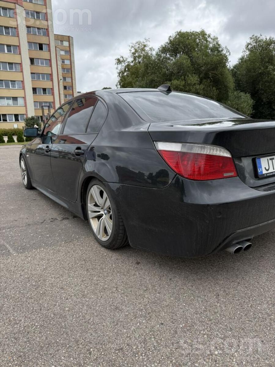Black BMW 530 2004 in Liepaja, with an engine capacity of 3.00 L and mileage of 370 thousand km for 4200 €, photo 5 on AUTOMOTO.COM.LV