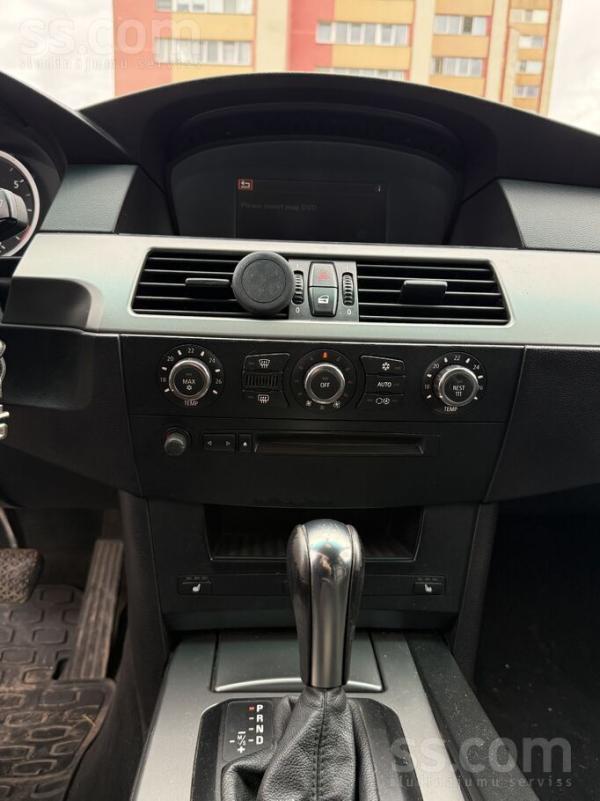 Melns BMW 530 2004 Liepāja, ar dzinēja tilpumu 3.00 L un nobraukumu 370 tūkst. km par 4200 €, foto 8 vietnē AUTOMOTO.COM.LV