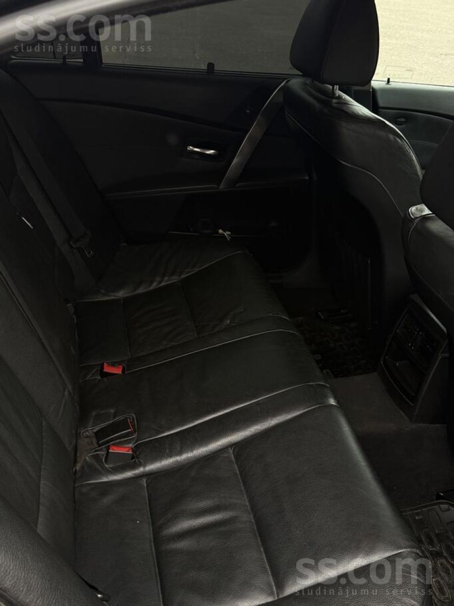 Black BMW 530 2004 in Liepaja, with an engine capacity of 3.00 L and mileage of 370 thousand km for 4200 €, photo 10 on AUTOMOTO.COM.LV
