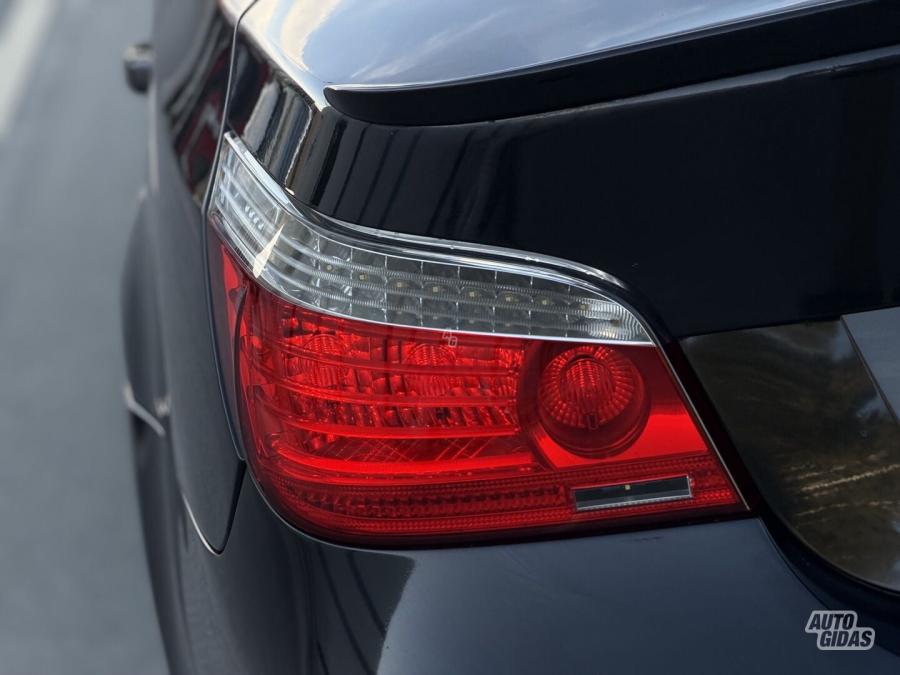 Melns BMW 530 2004 Viļņa, ar dzinēja tilpumu 3.00 L un nobraukumu 430 tūkst. km par 4650 €, foto 15 vietnē AUTOMOTO.COM.LV