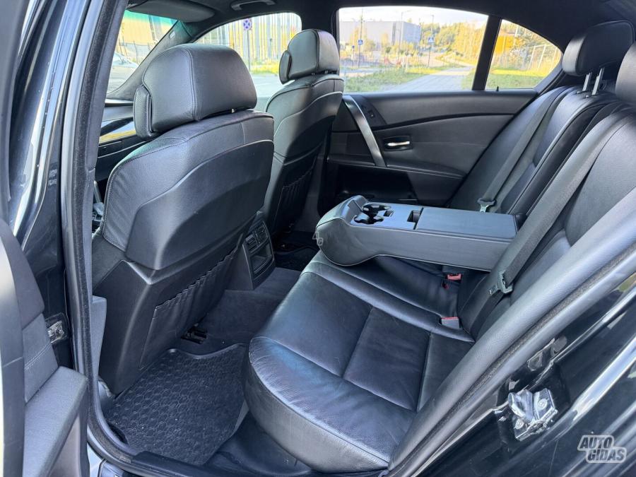 Melns BMW 530 2004 Viļņa, ar dzinēja tilpumu 3.00 L un nobraukumu 430 tūkst. km par 4650 €, foto 32 vietnē AUTOMOTO.COM.LV