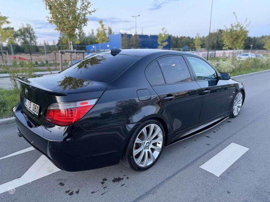 Black BMW 530 2004 in Vilnius, with an engine capacity of 2.99 L and mileage of 450 thousand km for 4750 €, photo 10 on AUTOMOTO.COM.LV