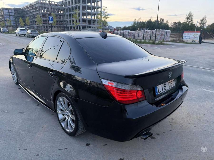 Black BMW 530 2004 in Vilnius, with an engine capacity of 2.99 L and mileage of 450 thousand km for 4750 €, photo 15 on AUTOMOTO.COM.LV