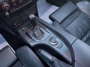 Black BMW 530 2004 in Vilnius, with an engine capacity of 2.99 L and mileage of 450 thousand km for 4750 €, photo 21 on AUTOMOTO.COM.LV