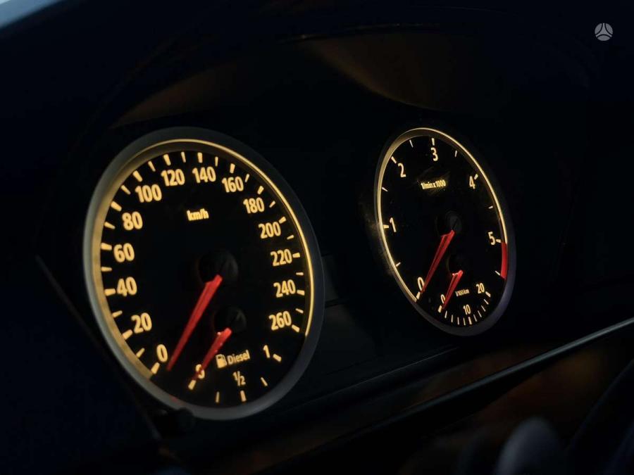 Black BMW 530 2004 in Vilnius, with an engine capacity of 2.99 L and mileage of 450 thousand km for 4750 €, photo 23 on AUTOMOTO.COM.LV