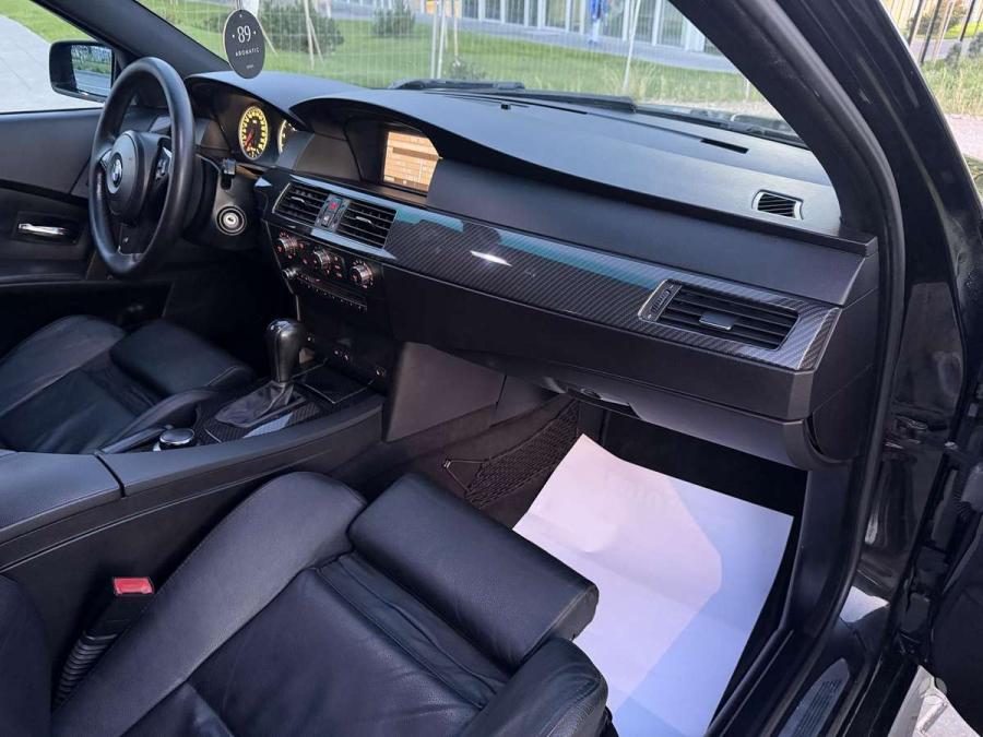 Black BMW 530 2004 in Vilnius, with an engine capacity of 2.99 L and mileage of 450 thousand km for 4750 €, photo 25 on AUTOMOTO.COM.LV