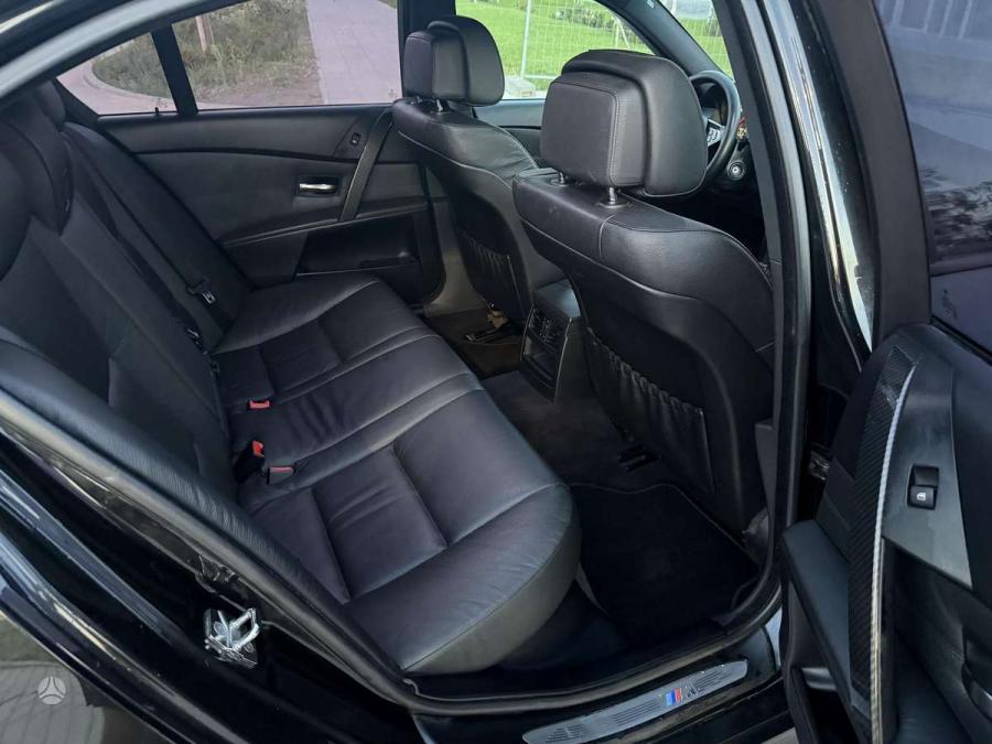 Black BMW 530 2004 in Vilnius, with an engine capacity of 2.99 L and mileage of 450 thousand km for 4750 €, photo 29 on AUTOMOTO.COM.LV