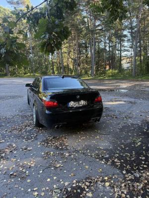 Melns BMW 530 2004 Limbaži, ar dzinēja tilpumu 3.00 L un nobraukumu 422 tūkst. km par 5000 €, foto 5 vietnē AUTOMOTO.COM.LV