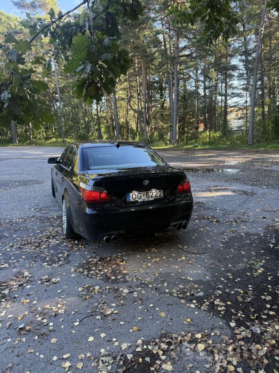 Melns BMW 530 2004 Limbaži, ar dzinēja tilpumu 3.00 L un nobraukumu 422 tūkst. km par 5000 €, foto 5 vietnē AUTOMOTO.COM.LV