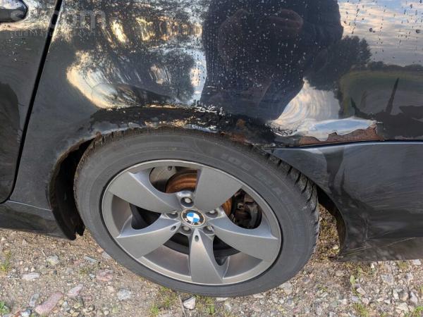 Black BMW 530 2004 in Jelgava, with an engine capacity of 3.00 L and mileage of 505 thousand km for 3000 €, photo 7 on AUTOMOTO.COM.LV
