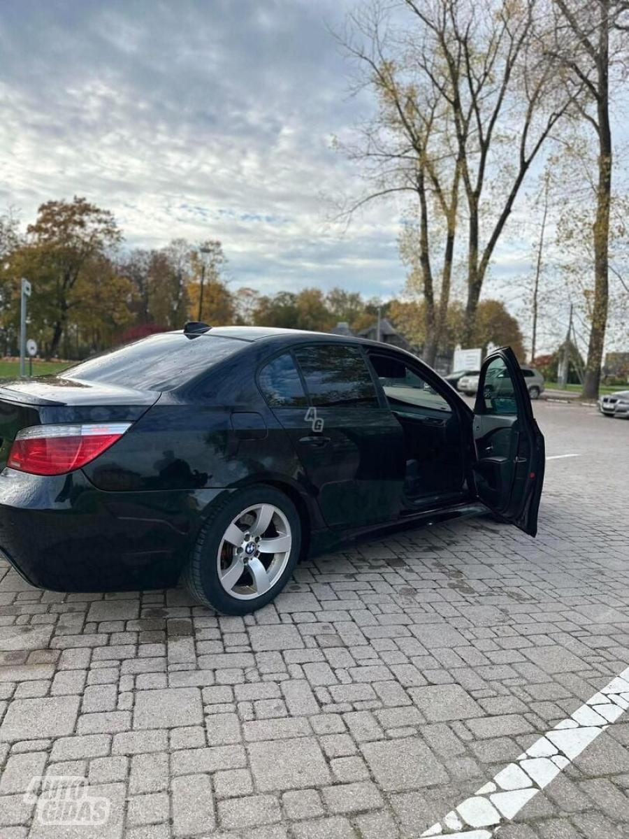 Melns BMW 530 2004 Kelmė, ar dzinēja tilpumu 3.00 L un nobraukumu 413 tūkst. km par 4100 €, foto 14 vietnē AUTOMOTO.COM.LV