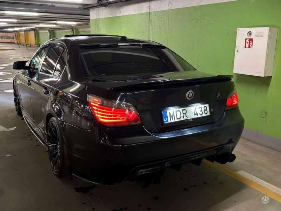 Black BMW 530 2005 in Vilnius, with an engine capacity of 2.50 L and mileage of 400 thousand km for 4999 €, photo 15 on AUTOMOTO.COM.LV