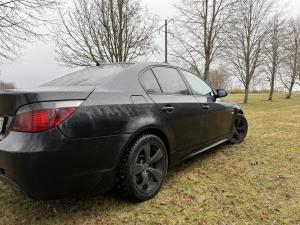 Black BMW 530 2005 in Birzai, with an engine capacity of 3.00 L and mileage of 280 thousand km for 3800 €, photo 7 on AUTOMOTO.COM.LV