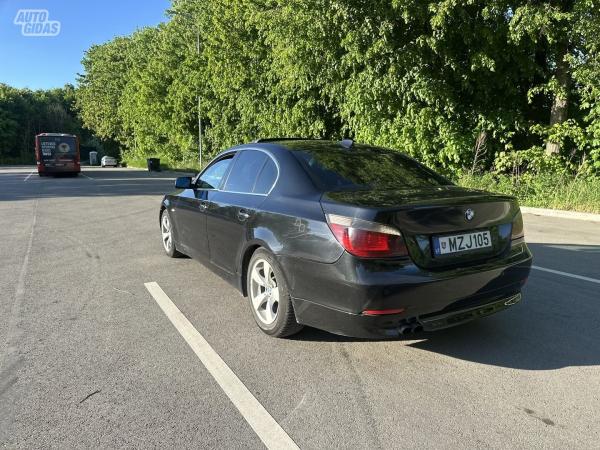 Melns BMW 530 2005 Viļņa, ar dzinēja tilpumu 3.00 L un nobraukumu 525 tūkst. km par 2900 €, foto 5 vietnē AUTOMOTO.COM.LV