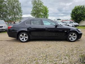 Melns BMW 530 2005 Rēzekne, ar dzinēja tilpumu 3.00 L un nobraukumu 0 tūkst. km par 3800 €, foto 3 vietnē AUTOMOTO.COM.LV