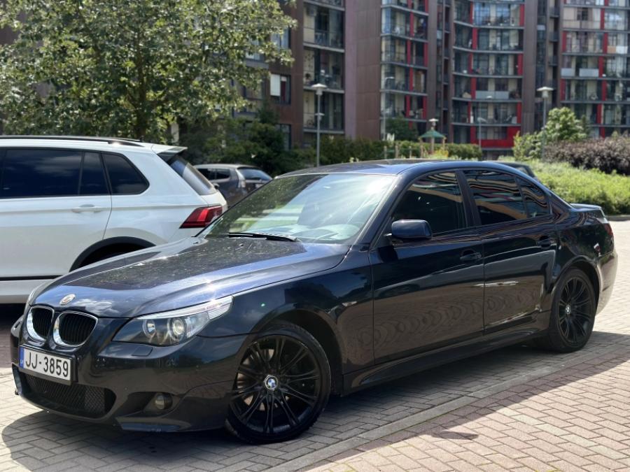 Black BMW 530 2005 in Riga, with an engine capacity of 3.00 L and mileage of 380 thousand km for 4990 €, photo 1 on AUTOMOTO.COM.LV