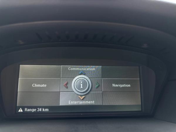 Black BMW 530 2005 in Riga, with an engine capacity of 3.00 L and mileage of 380 thousand km for 4990 €, photo 10 on AUTOMOTO.COM.LV