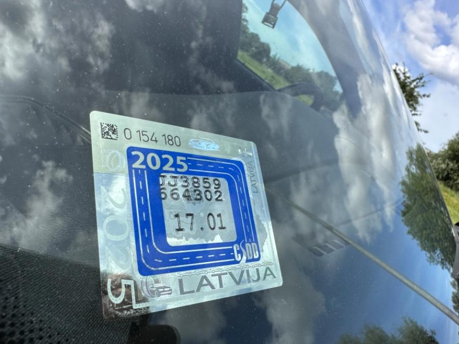 Black BMW 530 2005 in Riga, with an engine capacity of 3.00 L and mileage of 380 thousand km for 4990 €, photo 20 on AUTOMOTO.COM.LV