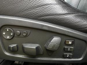 Black BMW 530 2005 in Riga, with an engine capacity of 3.00 L and mileage of 380 thousand km for 4990 €, photo 22 on AUTOMOTO.COM.LV