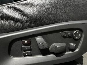Black BMW 530 2005 in Riga, with an engine capacity of 3.00 L and mileage of 380 thousand km for 4990 €, photo 25 on AUTOMOTO.COM.LV