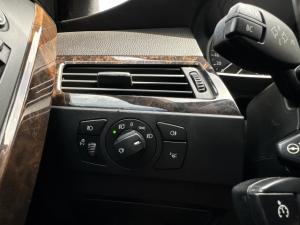 Black BMW 530 2005 in Riga, with an engine capacity of 3.00 L and mileage of 380 thousand km for 4990 €, photo 28 on AUTOMOTO.COM.LV