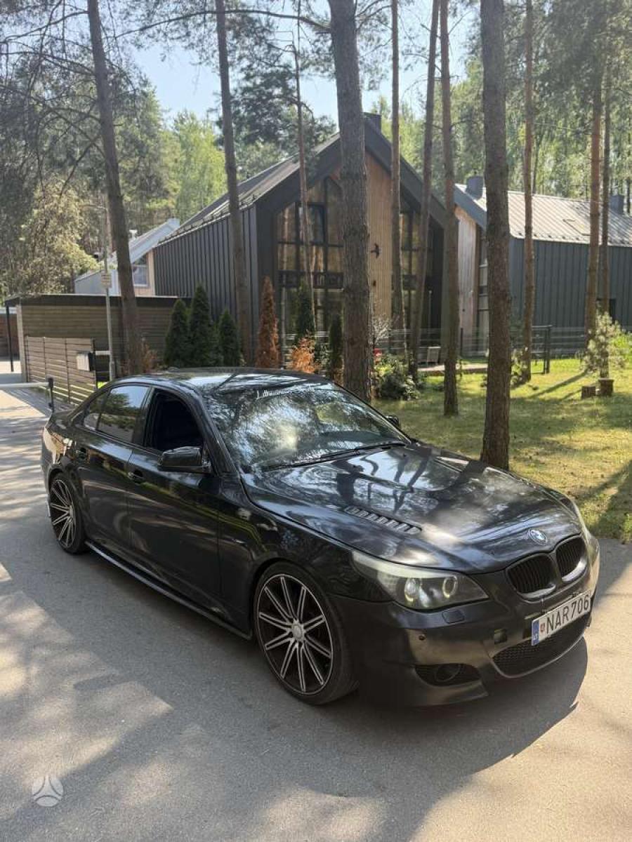 Black BMW 530 2005 in Vilnius, with an engine capacity of 0.00 L and mileage of 550 thousand km for 3750 €, photo 1 on AUTOMOTO.COM.LV