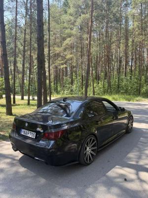 Black BMW 530 2005 in Vilnius, with an engine capacity of 0.00 L and mileage of 550 thousand km for 3750 €, photo 4 on AUTOMOTO.COM.LV