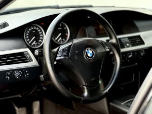 Black BMW 530 2005 in Kaunas, with an engine capacity of 3.00 L and mileage of 377 thousand km for 3500 €, photo 9 on AUTOMOTO.COM.LV