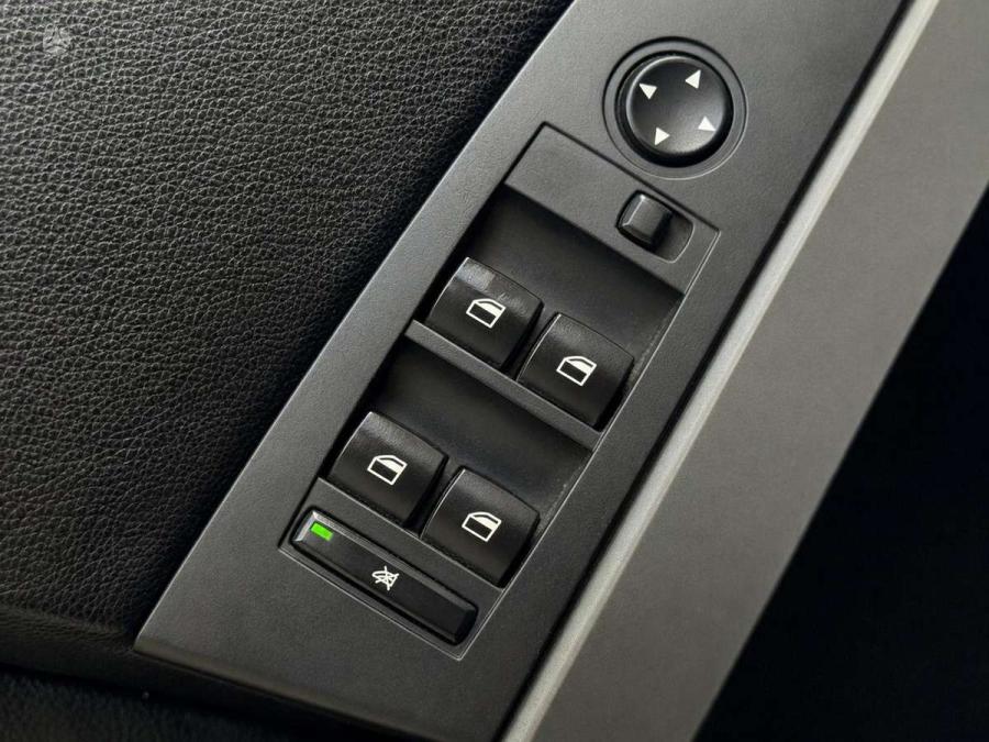 Black BMW 530 2005 in Kaunas, with an engine capacity of 2.99 L and mileage of 377 thousand km for 3500 €, photo 10 on AUTOMOTO.COM.LV