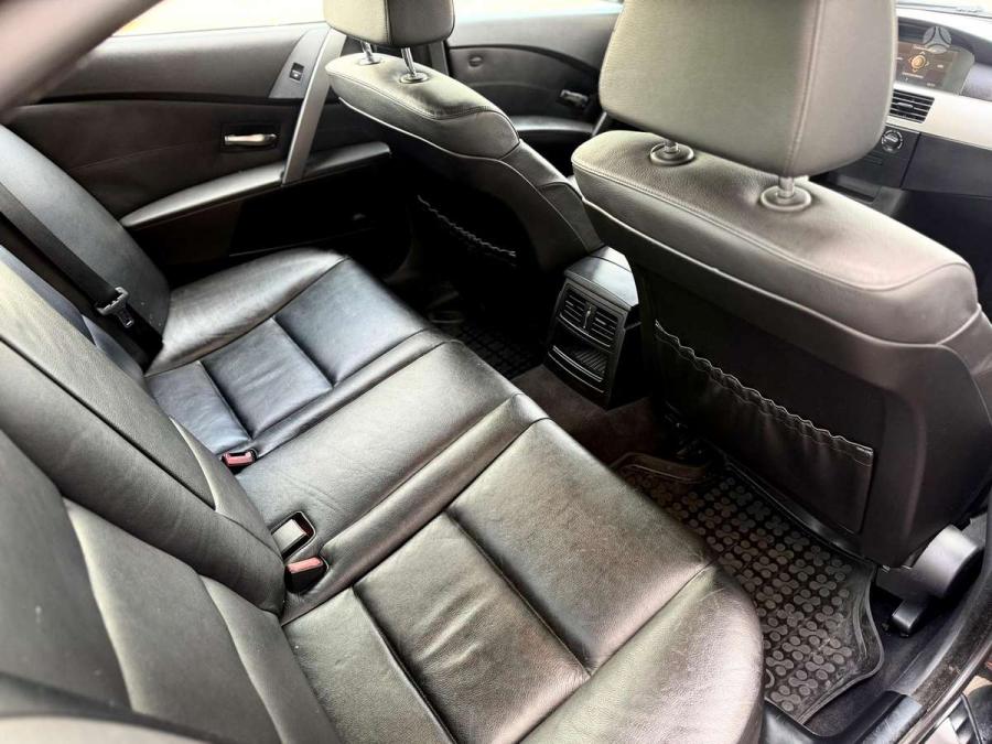 Black BMW 530 2005 in Kaunas, with an engine capacity of 2.99 L and mileage of 377 thousand km for 3500 €, photo 19 on AUTOMOTO.COM.LV
