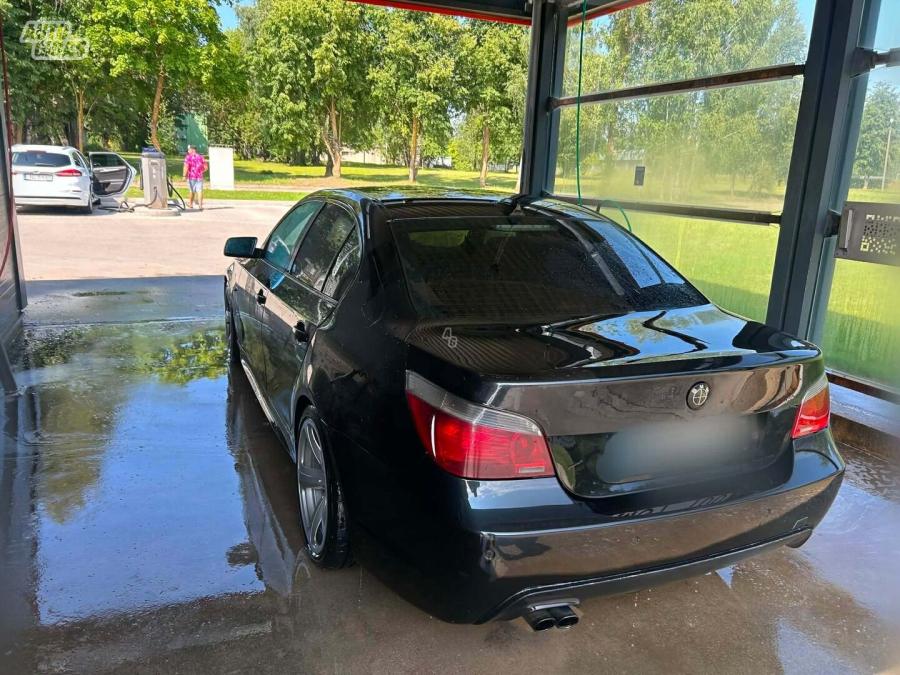 Melns BMW 530 2005 Naujoji Akmenė, ar dzinēja tilpumu 3.00 L un nobraukumu 422 tūkst. km par 3750 €, foto 13 vietnē AUTOMOTO.COM.LV