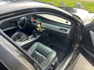 Melns BMW 530 2005 Naujoji Akmenė, ar dzinēja tilpumu 3.00 L un nobraukumu 422 tūkst. km par 3750 €, foto 18 vietnē AUTOMOTO.COM.LV