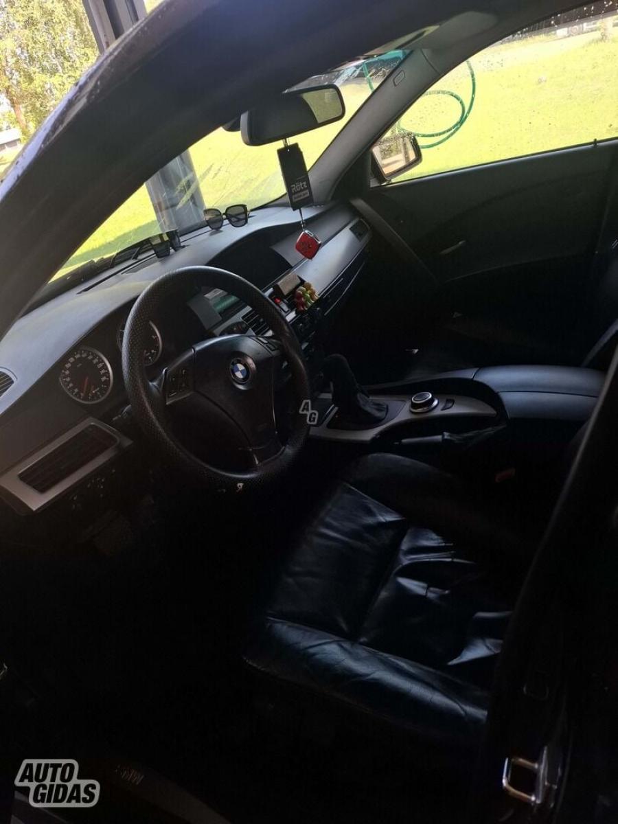 Melns BMW 530 2005 Naujoji Akmenė, ar dzinēja tilpumu 3.00 L un nobraukumu 422 tūkst. km par 3750 €, foto 25 vietnē AUTOMOTO.COM.LV
