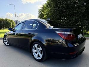 Melns BMW 530 2005 Kauņa, ar dzinēja tilpumu 2.49 L un nobraukumu 398 tūkst. km par 3250 €, foto 4 vietnē AUTOMOTO.COM.LV