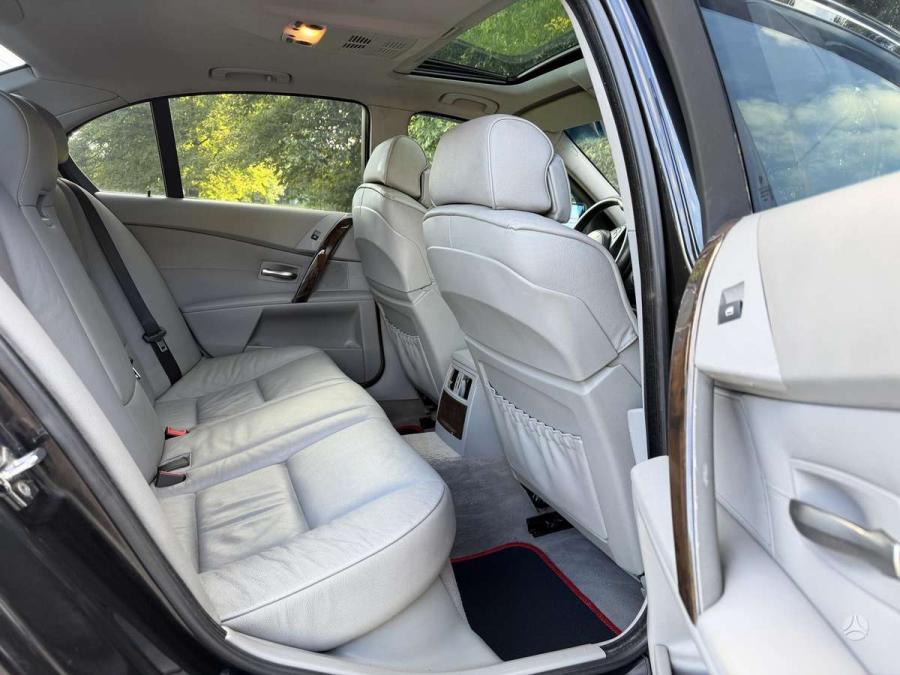 Melns BMW 530 2005 Kauņa, ar dzinēja tilpumu 2.49 L un nobraukumu 398 tūkst. km par 3250 €, foto 19 vietnē AUTOMOTO.COM.LV