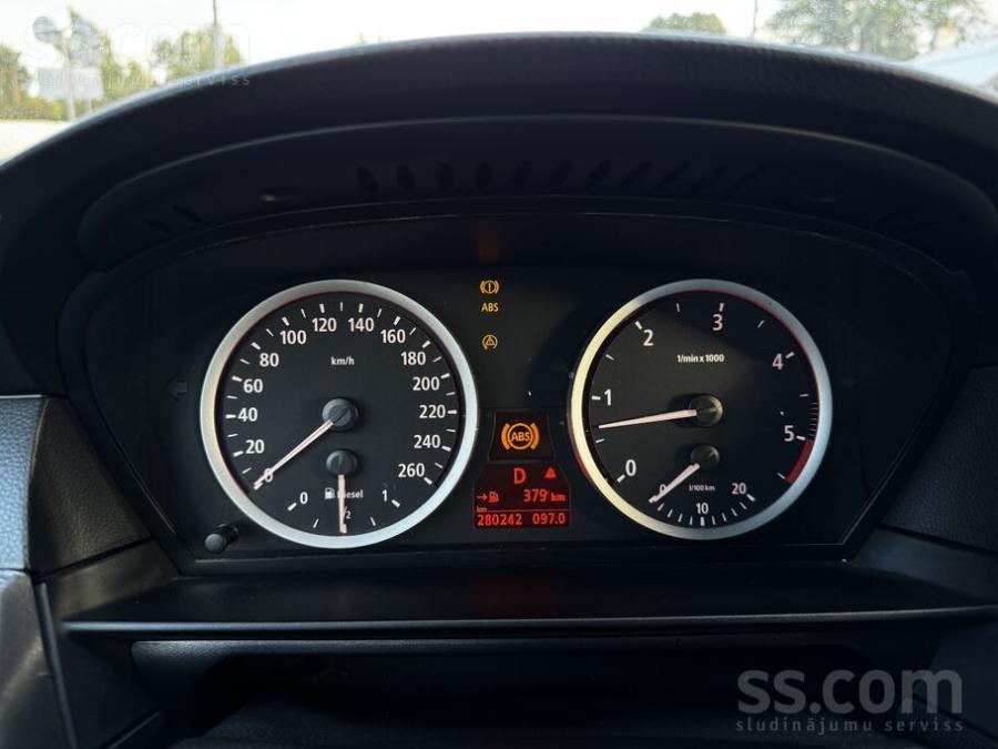 Melns BMW 530 2005 Rīga, ar dzinēja tilpumu 3.00 L un nobraukumu 280 tūkst. km par 4200 €, foto 13 vietnē AUTOMOTO.COM.LV