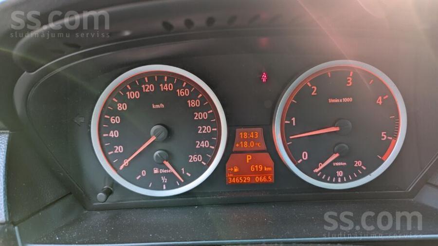 Melns BMW 530 2005 Daugavpils, ar dzinēja tilpumu 3.00 L un nobraukumu 347 tūkst. km par 4900 €, foto 12 vietnē AUTOMOTO.COM.LV