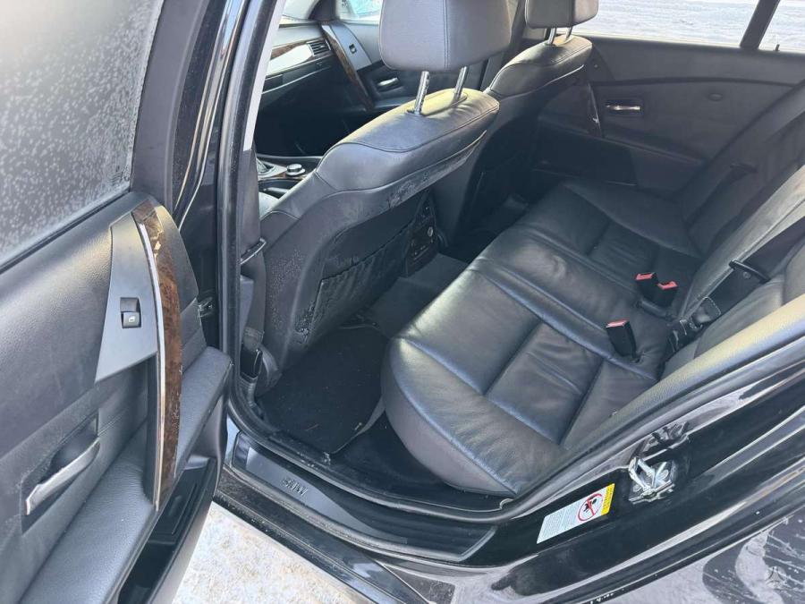 Melns BMW 530 2006 Tauragė, ar dzinēja tilpumu 3.00 L un nobraukumu 270 tūkst. km par 3500 €, foto 5 vietnē AUTOMOTO.COM.LV