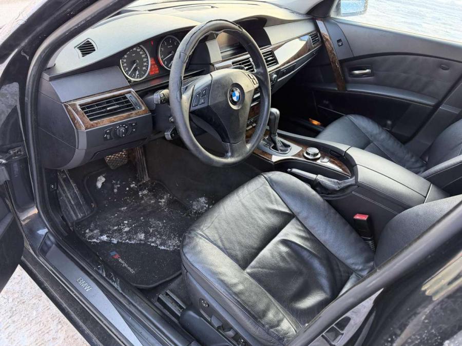 Melns BMW 530 2006 Tauragė, ar dzinēja tilpumu 3.00 L un nobraukumu 270 tūkst. km par 3500 €, foto 7 vietnē AUTOMOTO.COM.LV