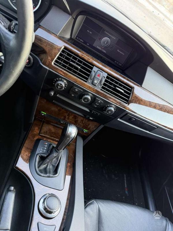 Melns BMW 530 2006 Tauragė, ar dzinēja tilpumu 3.00 L un nobraukumu 270 tūkst. km par 3500 €, foto 9 vietnē AUTOMOTO.COM.LV