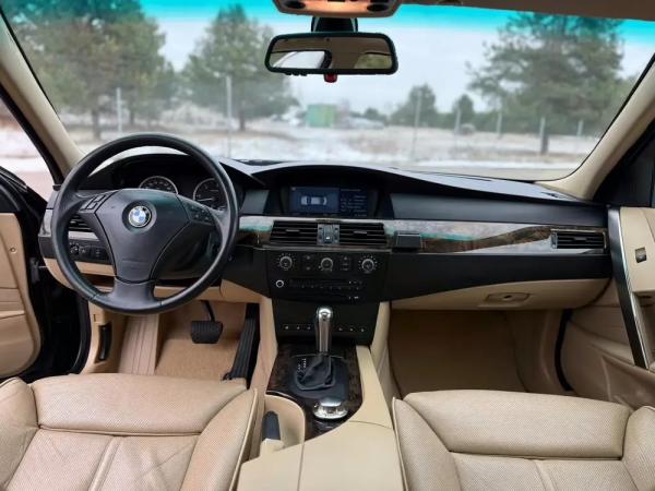 Black BMW 530 2006 in Riga, with an engine capacity of 3.00 L and mileage of 208 thousand km for 5000 €, photo 10 on AUTOMOTO.COM.LV