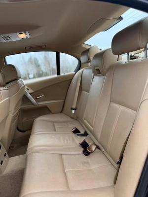 Black BMW 530 2006 in Riga, with an engine capacity of 3.00 L and mileage of 208 thousand km for 5000 €, photo 15 on AUTOMOTO.COM.LV
