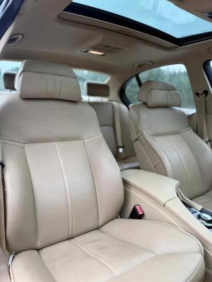 Black BMW 530 2006 in Riga, with an engine capacity of 3.00 L and mileage of 208 thousand km for 5000 €, photo 16 on AUTOMOTO.COM.LV