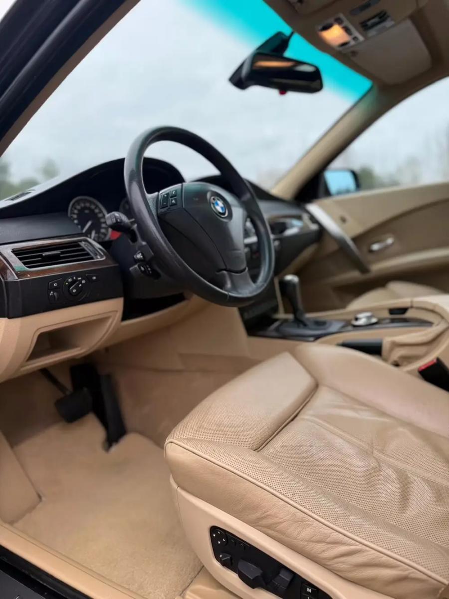Black BMW 530 2006 in Riga, with an engine capacity of 3.00 L and mileage of 208 thousand km for 5000 €, photo 17 on AUTOMOTO.COM.LV