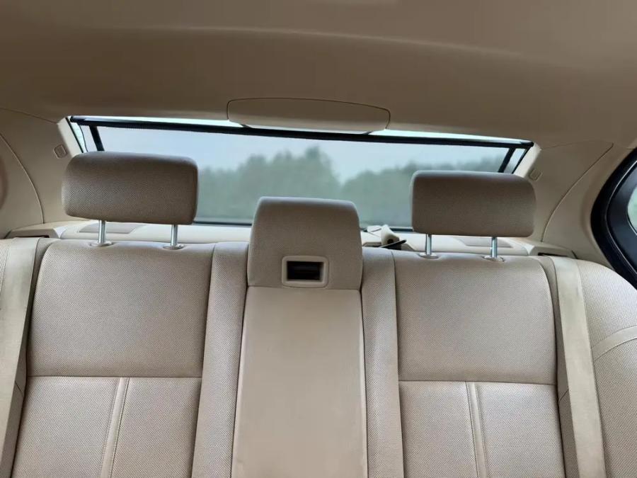 Black BMW 530 2006 in Riga, with an engine capacity of 3.00 L and mileage of 208 thousand km for 5000 €, photo 21 on AUTOMOTO.COM.LV